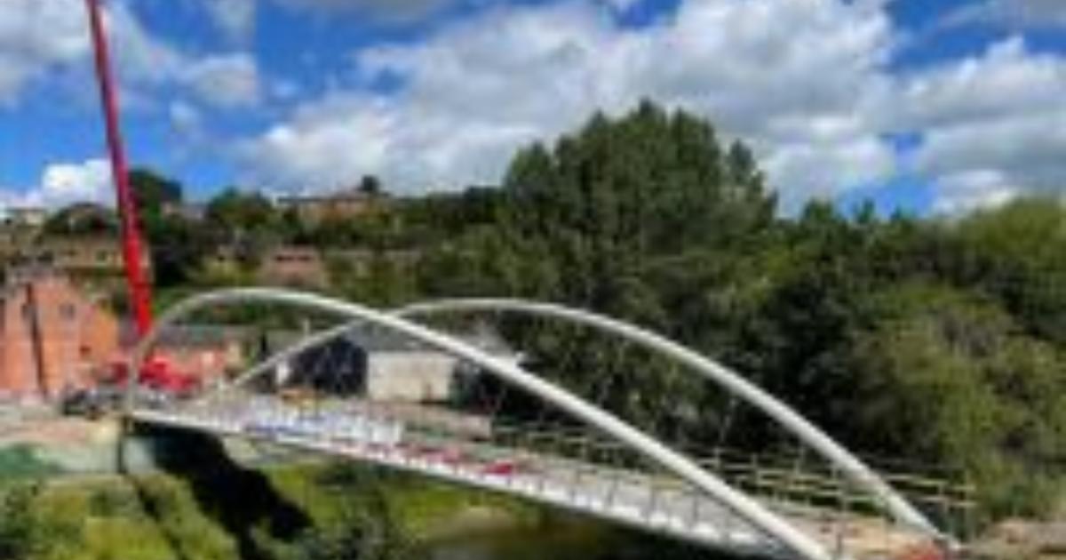 Work on the Newtown active travel bridge continues - Powys County Council